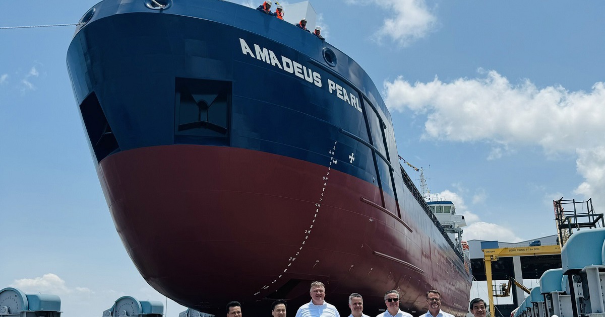 Damen delivers first of three Combi Freighters 3850 to Reederei M ...